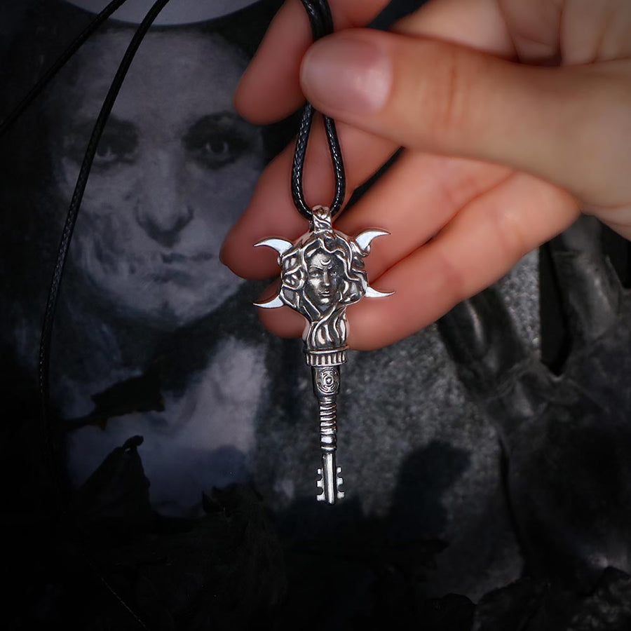 What do the keys symbolize in Hecate?