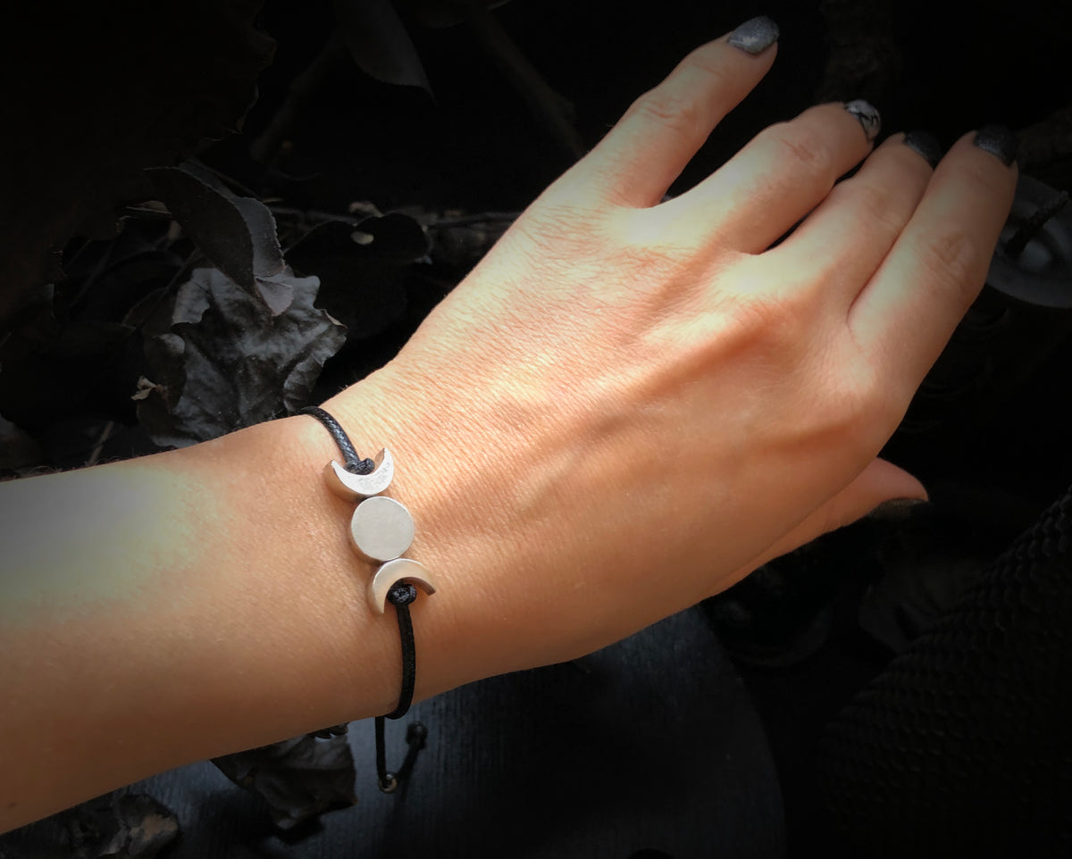 * Bracelet with slide knot: Triple moon.* Size of Triple Moon: ( 0.4x1