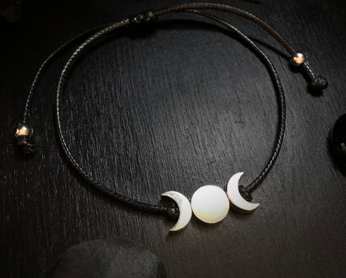 * Bracelet with slide knot: Triple moon.* Size of Triple Moon: ( 0.4x1