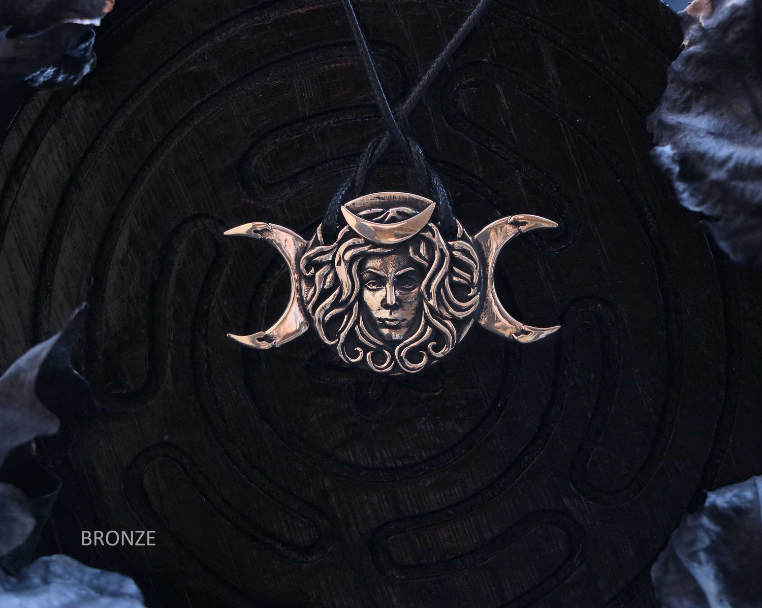 Lambent with eternal silver, like the Moon in its prime, how significa